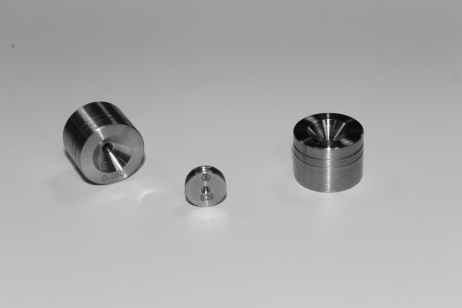 Diamond enduction dies for technical textiles